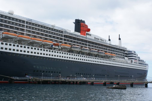 The Dominican.net: MV Queen Mary II makes another visit to Dominica